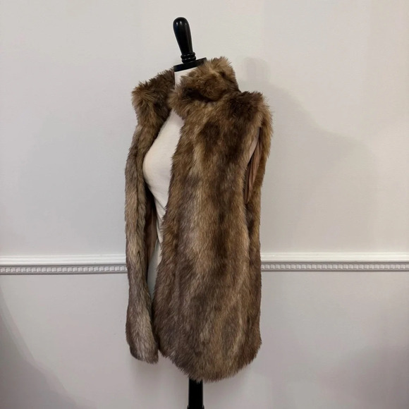 Universal Thread | Jackets & Coats | Universal Thread Faux Fur Vest ...